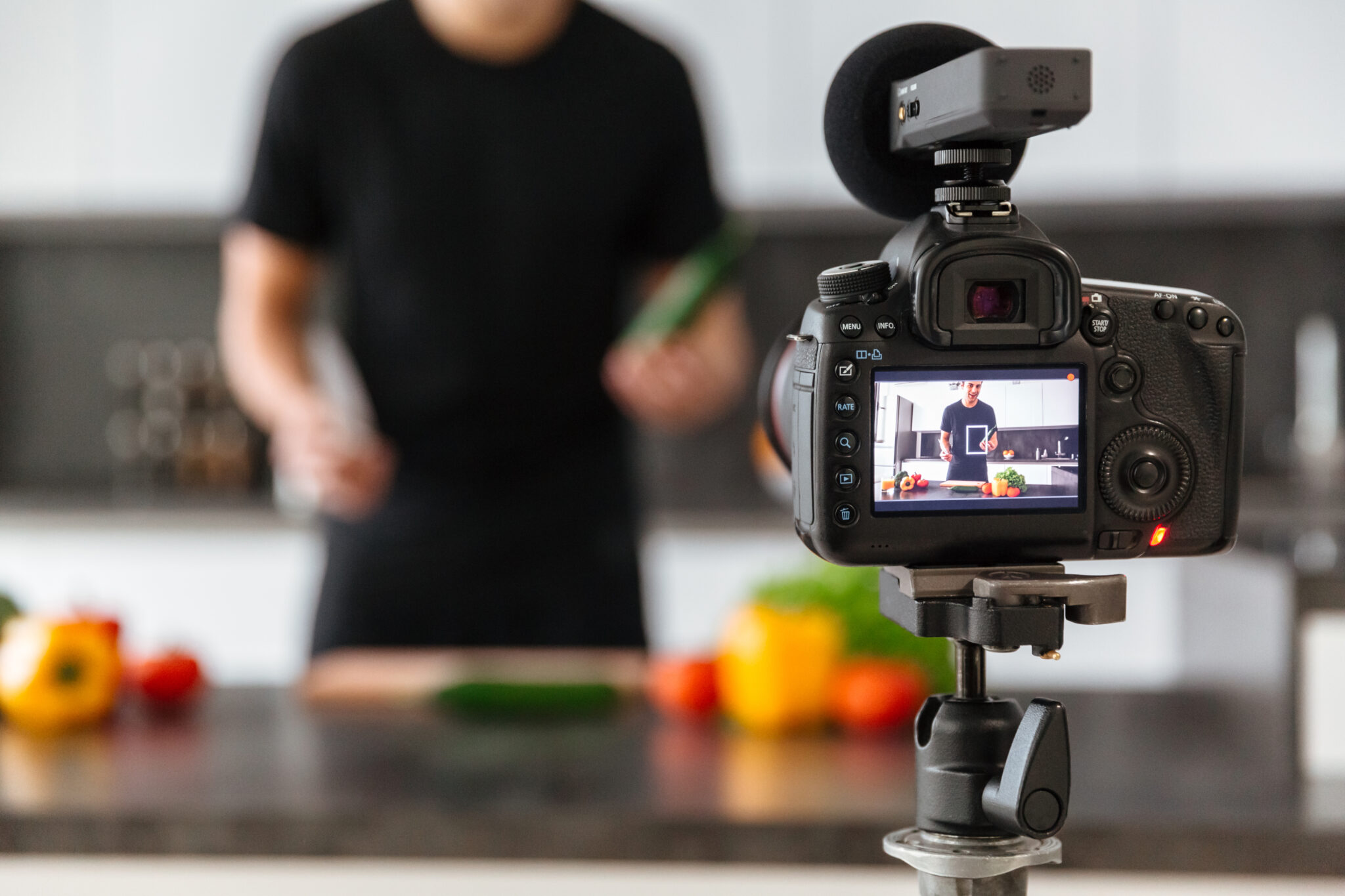 Daftar Food Vlogger Hits Indonesia Untuk Inspirasi Jajanmu